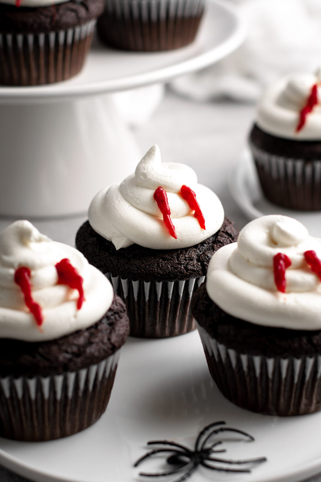 37 Cute & Spooky Halloween Cupcake Ideas That Are Easy To Make | She's ...