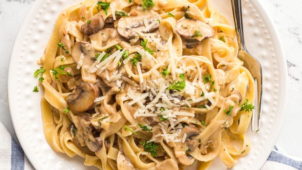 25 Crowd-Pleasing Pasta Dinners That'll Be Ready In 30 Minutes Or Less ...