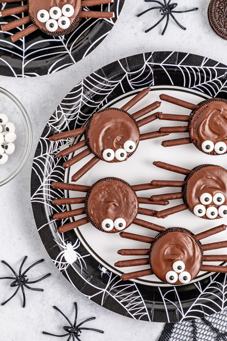 Easy Halloween Oreo Spiders | She's Not Cookin'
