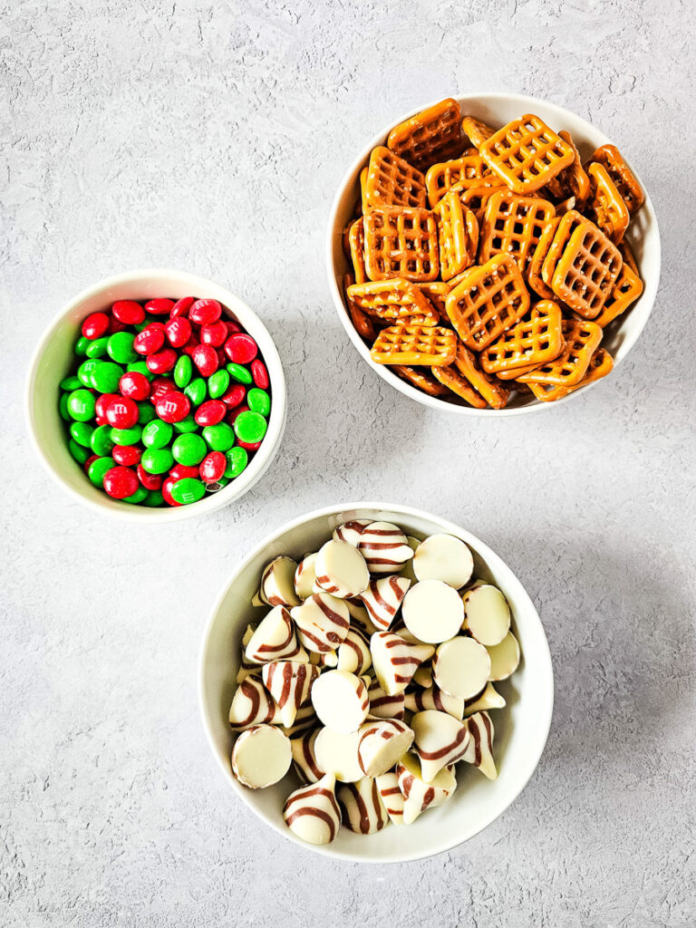Easy Christmas Pretzel Hugs | She's Not Cookin'
