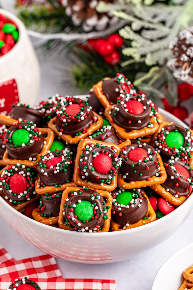 11+ Cute Christmas Pretzel Treats | She's Not Cookin'