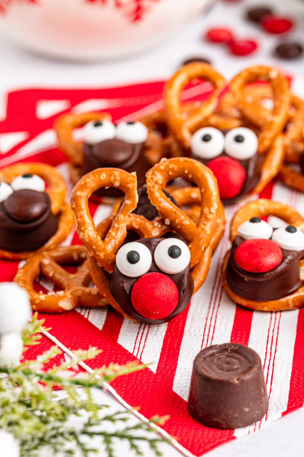 11+ Cute Christmas Pretzel Treats | She's Not Cookin'